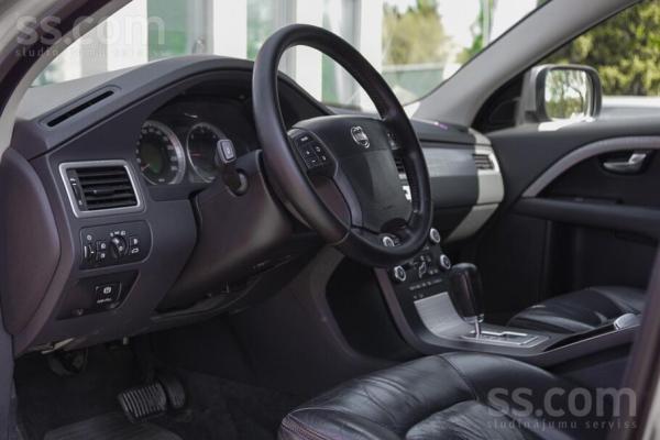 Grey Volvo XC70 2008 in Riga, with an engine capacity of 2.40 L and mileage of 365 thousand km for 4990 €, photo 9 on AUTOMOTO.COM.LV