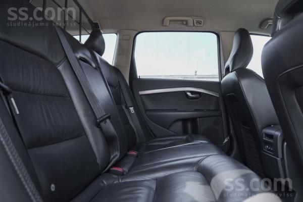Grey Volvo XC70 2008 in Riga, with an engine capacity of 2.40 L and mileage of 365 thousand km for 4990 €, photo 10 on AUTOMOTO.COM.LV