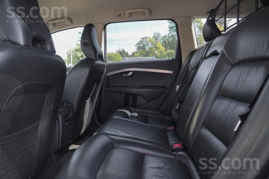 Pelēks Volvo XC70 2008 Rīga, ar dzinēja tilpumu 2.40 L un nobraukumu 365 tūkst. km par 4990 €, foto 13 vietnē AUTOMOTO.COM.LV