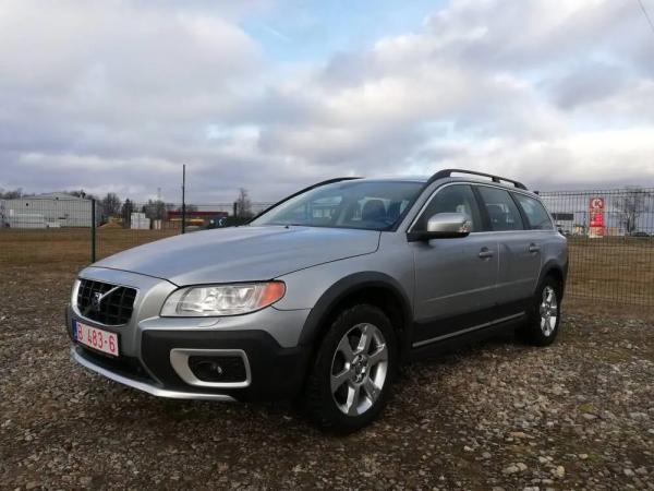 Grey Volvo XC70 2008 in Saldus, with an engine capacity of 2.40 L and mileage of 318 thousand km for 6800 €, photo 1 on AUTOMOTO.COM.LV