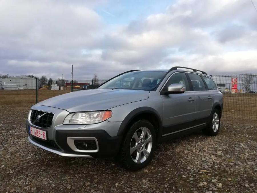 Pelēks Volvo XC70 2008 Saldus, ar dzinēja tilpumu 2.40 L un nobraukumu 318 tūkst. km par 6800 €, foto 1 vietnē AUTOMOTO.COM.LV