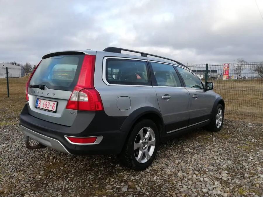 Pelēks Volvo XC70 2008 Saldus, ar dzinēja tilpumu 2.40 L un nobraukumu 318 tūkst. km par 6800 €, foto 3 vietnē AUTOMOTO.COM.LV