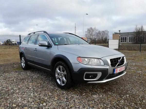 Grey Volvo XC70 2008 in Saldus, with an engine capacity of 2.40 L and mileage of 318 thousand km for 6800 €, photo 3 on AUTOMOTO.COM.LV