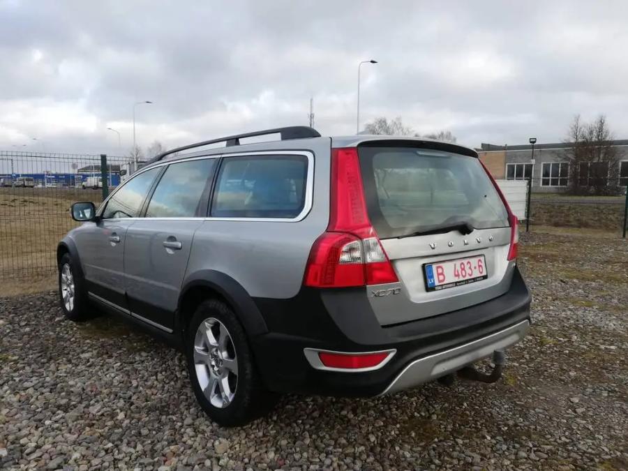 Pelēks Volvo XC70 2008 Saldus, ar dzinēja tilpumu 2.40 L un nobraukumu 318 tūkst. km par 6800 €, foto 5 vietnē AUTOMOTO.COM.LV