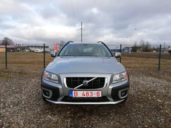 Grey Volvo XC70 2008 in Saldus, with an engine capacity of 2.40 L and mileage of 318 thousand km for 6800 €, photo 5 on AUTOMOTO.COM.LV
