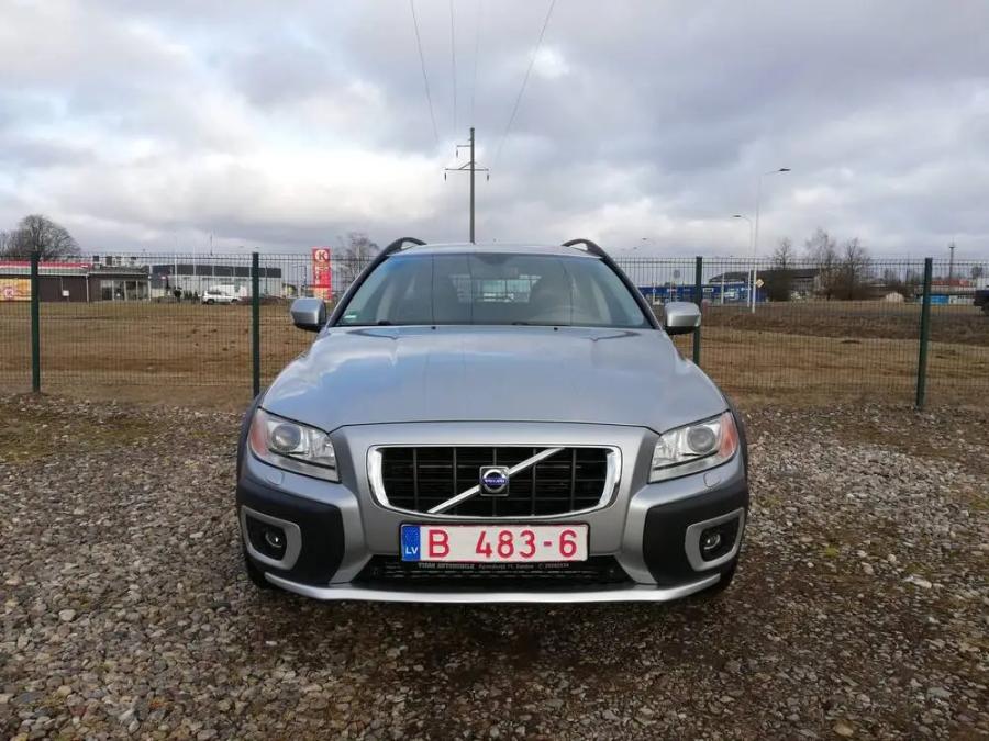 Pelēks Volvo XC70 2008 Saldus, ar dzinēja tilpumu 2.40 L un nobraukumu 318 tūkst. km par 6800 €, foto 6 vietnē AUTOMOTO.COM.LV