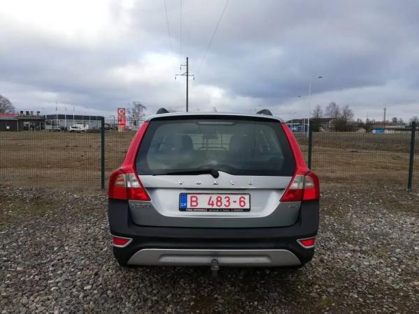 Grey Volvo XC70 2008 in Saldus, with an engine capacity of 2.40 L and mileage of 318 thousand km for 6800 €, photo 6 on AUTOMOTO.COM.LV