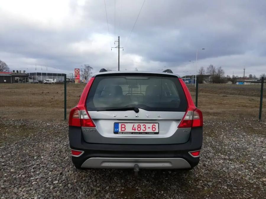 Pelēks Volvo XC70 2008 Saldus, ar dzinēja tilpumu 2.40 L un nobraukumu 318 tūkst. km par 6800 €, foto 7 vietnē AUTOMOTO.COM.LV
