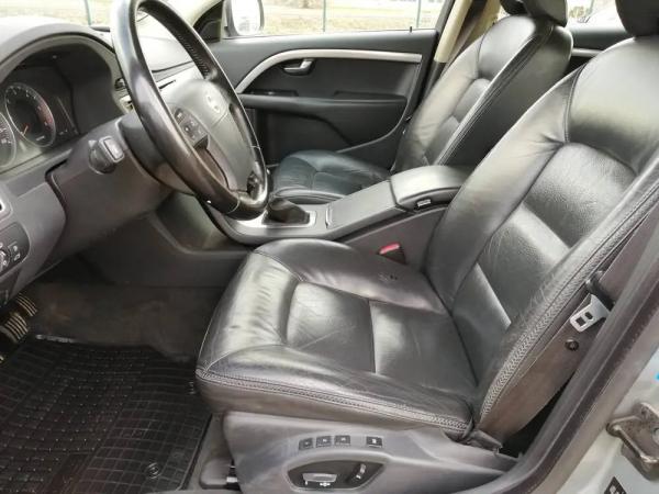 Grey Volvo XC70 2008 in Saldus, with an engine capacity of 2.40 L and mileage of 318 thousand km for 6800 €, photo 7 on AUTOMOTO.COM.LV