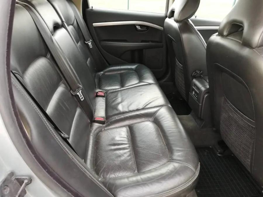 Pelēks Volvo XC70 2008 Saldus, ar dzinēja tilpumu 2.40 L un nobraukumu 318 tūkst. km par 6800 €, foto 11 vietnē AUTOMOTO.COM.LV