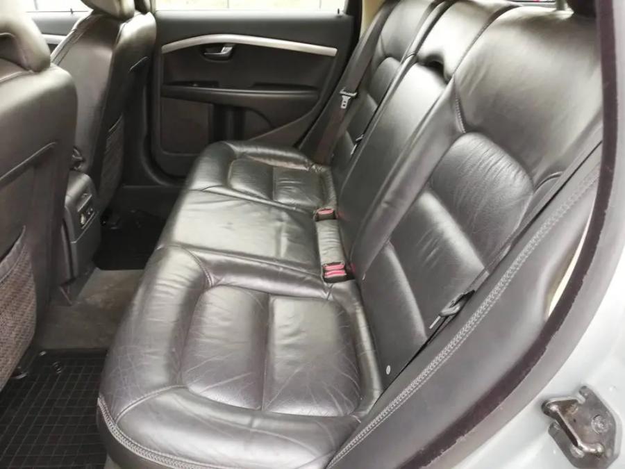 Pelēks Volvo XC70 2008 Saldus, ar dzinēja tilpumu 2.40 L un nobraukumu 318 tūkst. km par 6800 €, foto 12 vietnē AUTOMOTO.COM.LV