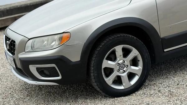 Pelēks Volvo XC70 2008 Jūrmala, ar dzinēja tilpumu 2.40 L un nobraukumu 390 tūkst. km par 4300 €, foto 6 vietnē AUTOMOTO.COM.LV