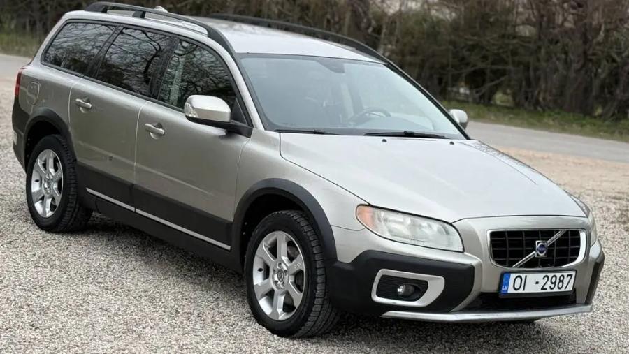 Grey Volvo XC70 2008 in Jurmala, with an engine capacity of 2.40 L and mileage of 390 thousand km for 4300 €, photo 10 on AUTOMOTO.COM.LV