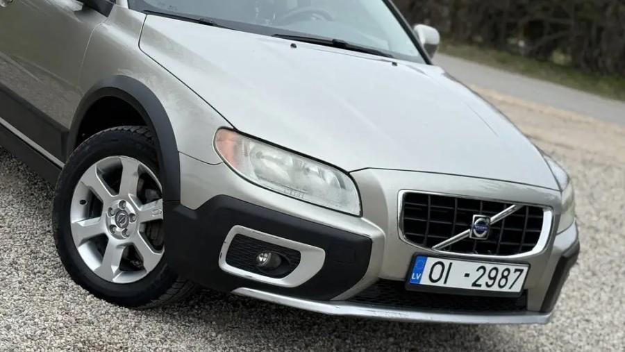 Grey Volvo XC70 2008 in Jurmala, with an engine capacity of 2.40 L and mileage of 390 thousand km for 4300 €, photo 12 on AUTOMOTO.COM.LV