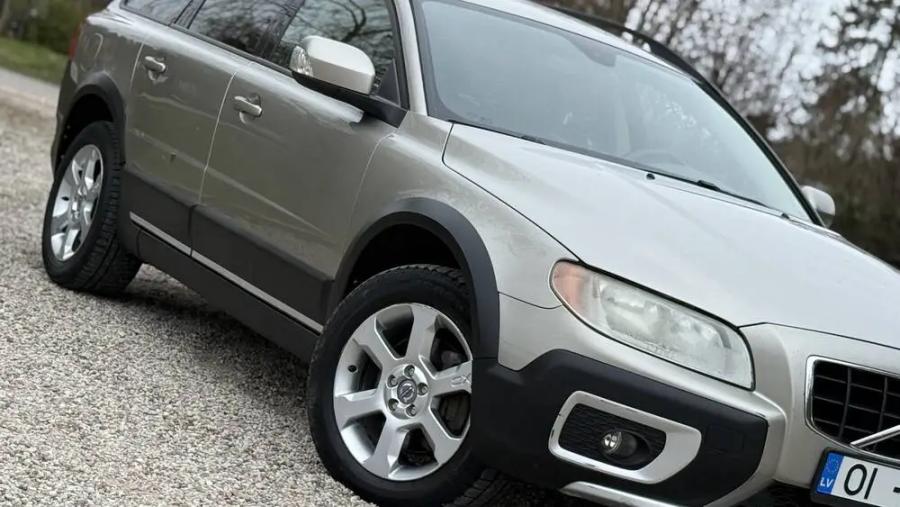 Grey Volvo XC70 2008 in Jurmala, with an engine capacity of 2.40 L and mileage of 390 thousand km for 4300 €, photo 13 on AUTOMOTO.COM.LV