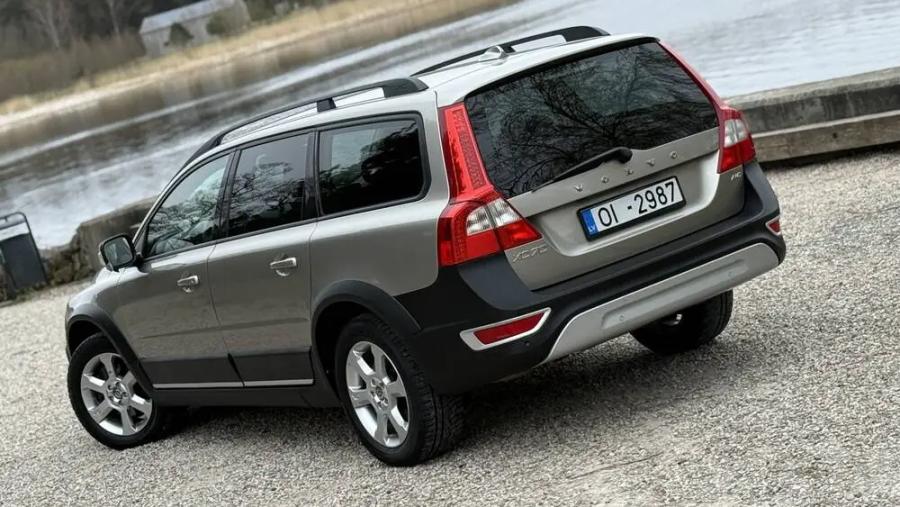 Grey Volvo XC70 2008 in Jurmala, with an engine capacity of 2.40 L and mileage of 390 thousand km for 4300 €, photo 14 on AUTOMOTO.COM.LV
