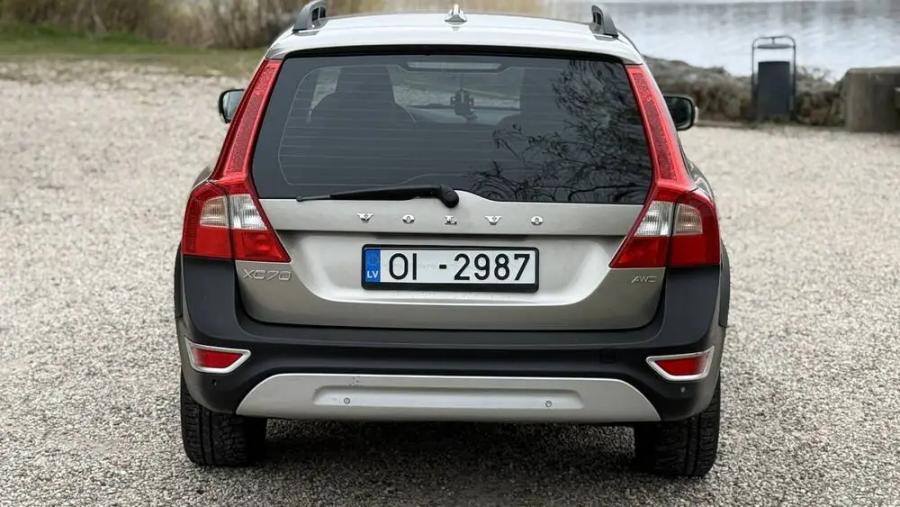 Grey Volvo XC70 2008 in Jurmala, with an engine capacity of 2.40 L and mileage of 390 thousand km for 4300 €, photo 16 on AUTOMOTO.COM.LV