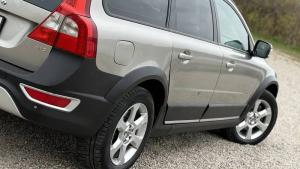 Grey Volvo XC70 2008 in Jurmala, with an engine capacity of 2.40 L and mileage of 390 thousand km for 4300 €, photo 18 on AUTOMOTO.COM.LV