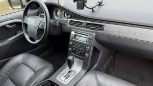 Grey Volvo XC70 2008 in Jurmala, with an engine capacity of 2.40 L and mileage of 390 thousand km for 4300 €, photo 21 on AUTOMOTO.COM.LV