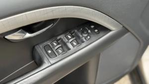 Grey Volvo XC70 2008 in Jurmala, with an engine capacity of 2.40 L and mileage of 390 thousand km for 4300 €, photo 30 on AUTOMOTO.COM.LV
