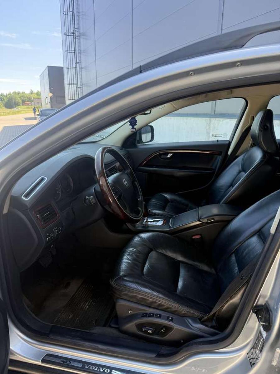 Pelēks Volvo XC70 2008 Šauļi, ar dzinēja tilpumu 2.40 L un nobraukumu 360 tūkst. km par 5250 €, foto 10 vietnē AUTOMOTO.COM.LV