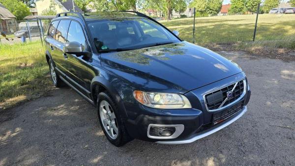 Grey Volvo XC70 2008 in Siauliai, with an engine capacity of 3.19 L and mileage of 239 thousand km for 6250 €, photo 7 on AUTOMOTO.COM.LV