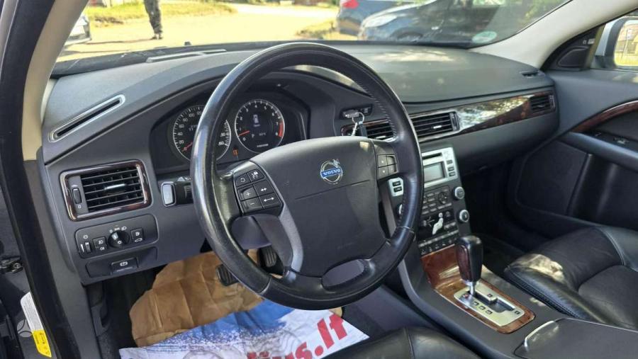 Pelēks Volvo XC70 2008 Šauļi, ar dzinēja tilpumu 3.19 L un nobraukumu 239 tūkst. km par 6250 €, foto 25 vietnē AUTOMOTO.COM.LV