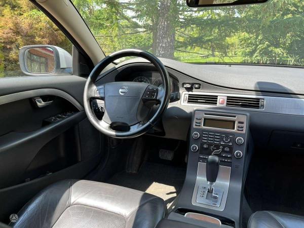 Grey Volvo XC70 2008 in Kaisiadorys, with an engine capacity of 2.40 L and mileage of 290 thousand km for 4770 €, photo 4 on AUTOMOTO.COM.LV