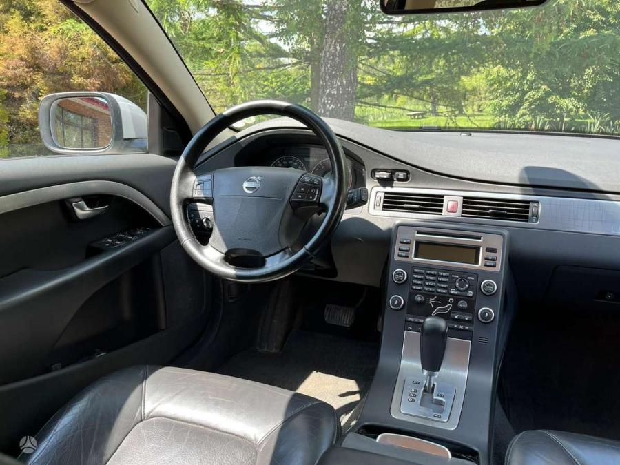 Pelēks Volvo XC70 2008 Kaišiadorys, ar dzinēja tilpumu 2.40 L un nobraukumu 290 tūkst. km par 4770 €, foto 5 vietnē AUTOMOTO.COM.LV