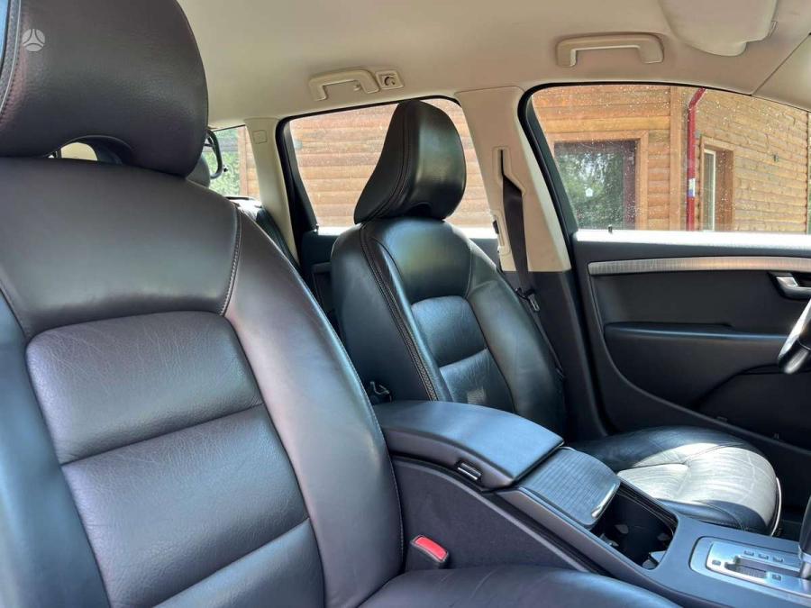 Pelēks Volvo XC70 2008 Kaišiadorys, ar dzinēja tilpumu 2.40 L un nobraukumu 290 tūkst. km par 4770 €, foto 6 vietnē AUTOMOTO.COM.LV
