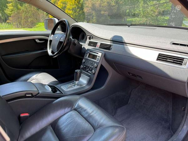 Grey Volvo XC70 2008 in Kaisiadorys, with an engine capacity of 2.40 L and mileage of 290 thousand km for 4770 €, photo 6 on AUTOMOTO.COM.LV
