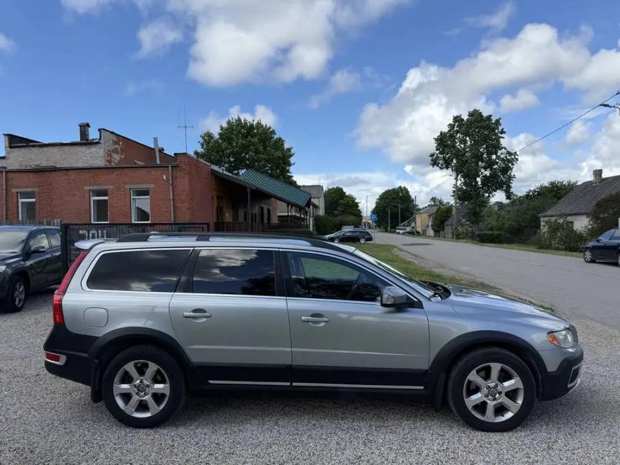 Grey Volvo XC70 2008 in Ventspils, with an engine capacity of 2.40 L and mileage of 369 thousand km for 4300 €, photo 8 on AUTOMOTO.COM.LV