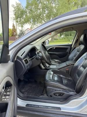 Grey Volvo XC70 2008 in Ventspils, with an engine capacity of 2.40 L and mileage of 369 thousand km for 4300 €, photo 10 on AUTOMOTO.COM.LV