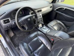 Grey Volvo XC70 2008 in Ventspils, with an engine capacity of 2.40 L and mileage of 369 thousand km for 4300 €, photo 12 on AUTOMOTO.COM.LV