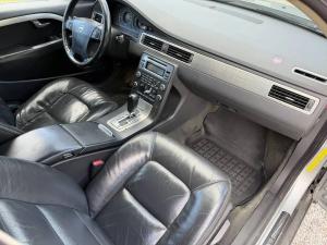 Grey Volvo XC70 2008 in Ventspils, with an engine capacity of 2.40 L and mileage of 369 thousand km for 4300 €, photo 14 on AUTOMOTO.COM.LV