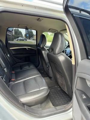 Grey Volvo XC70 2008 in Ventspils, with an engine capacity of 2.40 L and mileage of 369 thousand km for 4300 €, photo 18 on AUTOMOTO.COM.LV