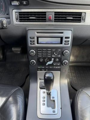 Grey Volvo XC70 2008 in Ventspils, with an engine capacity of 2.40 L and mileage of 369 thousand km for 4300 €, photo 22 on AUTOMOTO.COM.LV