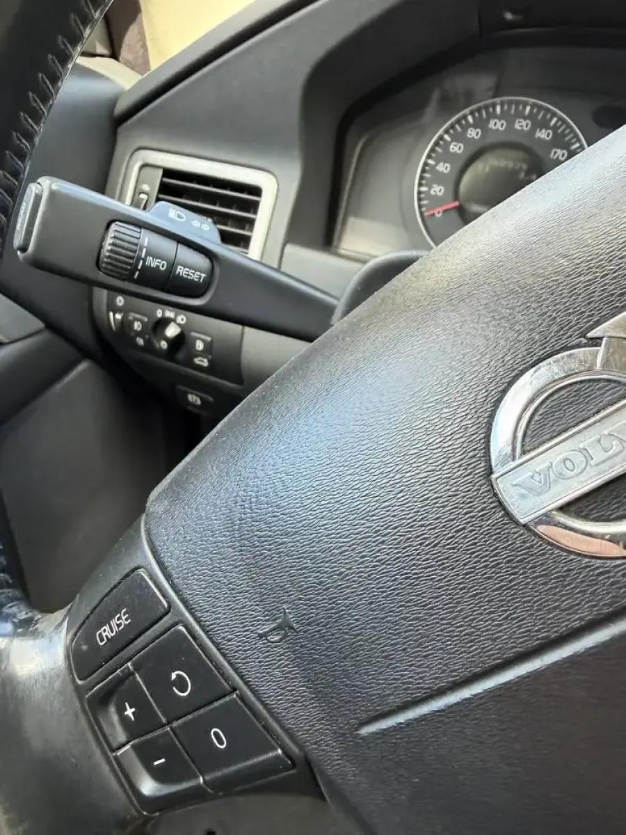 Grey Volvo XC70 2008 in Ventspils, with an engine capacity of 2.40 L and mileage of 369 thousand km for 4300 €, photo 24 on AUTOMOTO.COM.LV