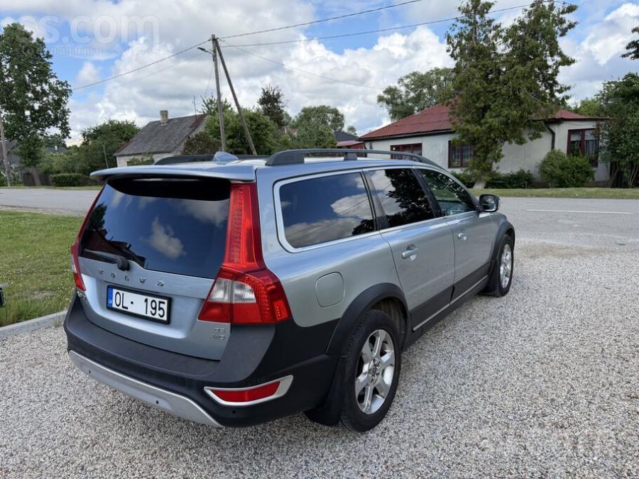 Grey Volvo XC70 2008 in Ventspils, with an engine capacity of 2.40 L and mileage of 369 thousand km for 4300 €, photo 5 on AUTOMOTO.COM.LV