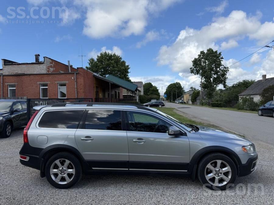 Grey Volvo XC70 2008 in Ventspils, with an engine capacity of 2.40 L and mileage of 369 thousand km for 4300 €, photo 8 on AUTOMOTO.COM.LV