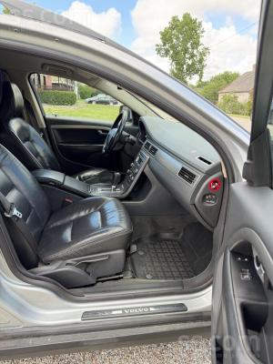 Grey Volvo XC70 2008 in Ventspils, with an engine capacity of 2.40 L and mileage of 369 thousand km for 4300 €, photo 13 on AUTOMOTO.COM.LV