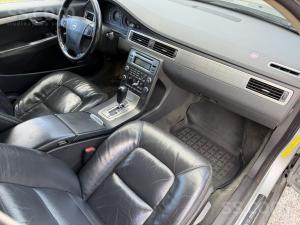 Grey Volvo XC70 2008 in Ventspils, with an engine capacity of 2.40 L and mileage of 369 thousand km for 4300 €, photo 14 on AUTOMOTO.COM.LV