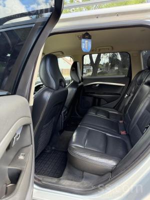 Grey Volvo XC70 2008 in Ventspils, with an engine capacity of 2.40 L and mileage of 369 thousand km for 4300 €, photo 15 on AUTOMOTO.COM.LV