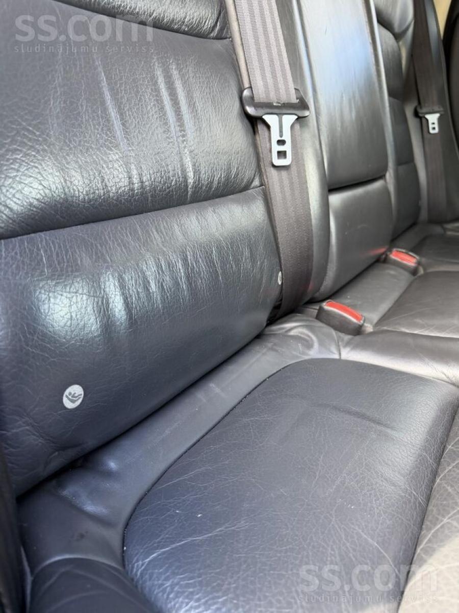 Grey Volvo XC70 2008 in Ventspils, with an engine capacity of 2.40 L and mileage of 369 thousand km for 4300 €, photo 17 on AUTOMOTO.COM.LV