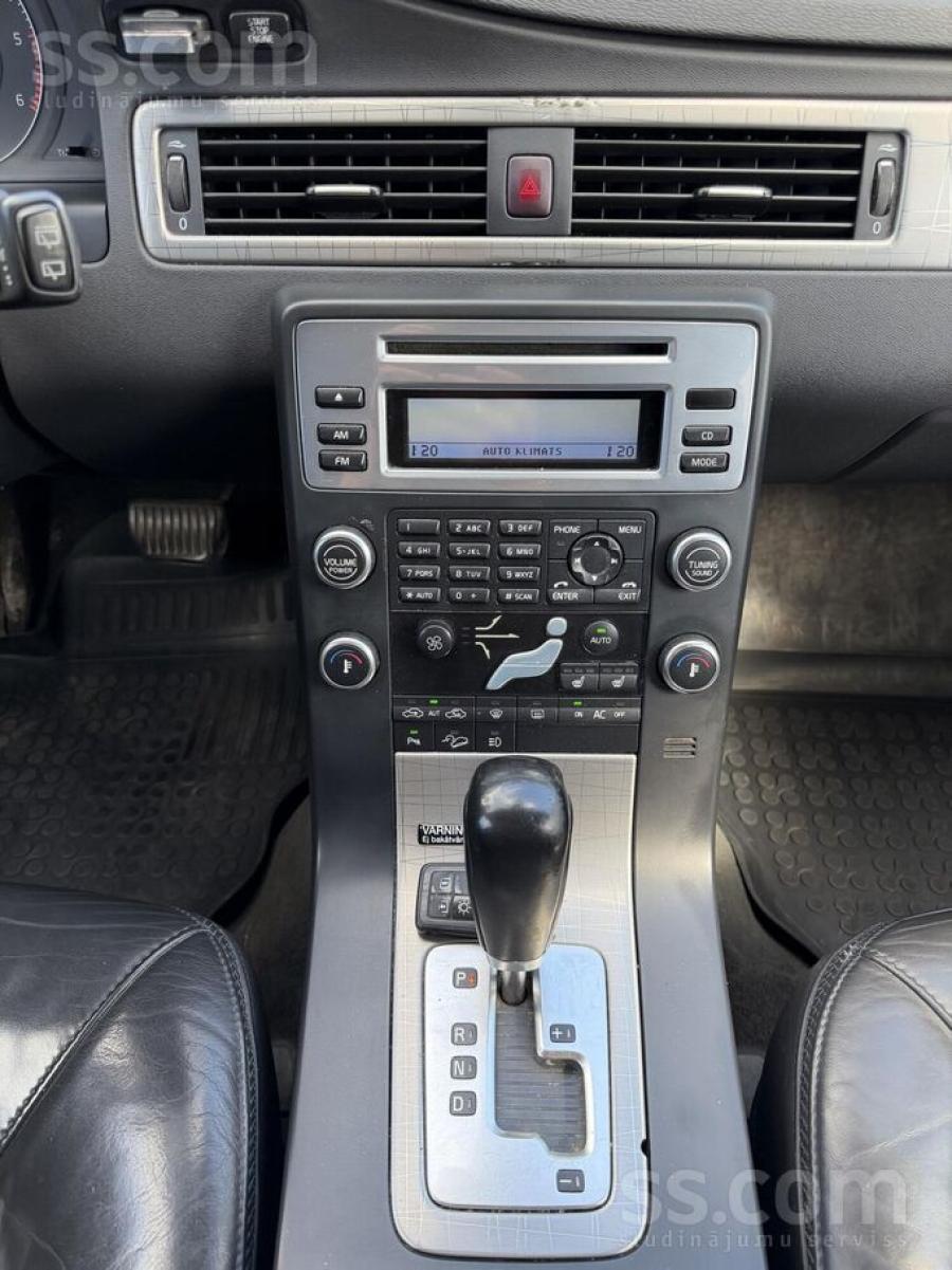 Grey Volvo XC70 2008 in Ventspils, with an engine capacity of 2.40 L and mileage of 369 thousand km for 4300 €, photo 22 on AUTOMOTO.COM.LV