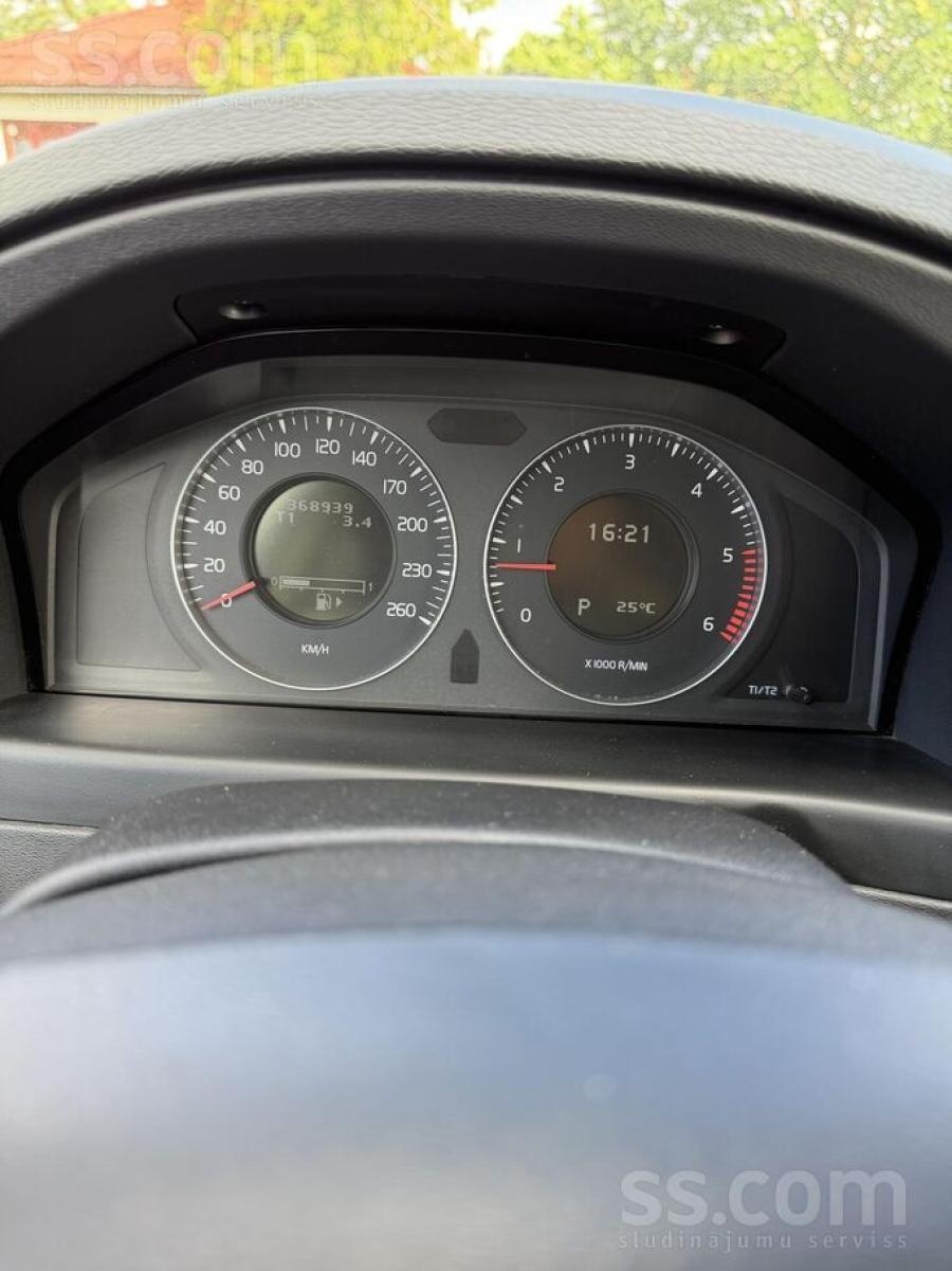 Grey Volvo XC70 2008 in Ventspils, with an engine capacity of 2.40 L and mileage of 369 thousand km for 4300 €, photo 23 on AUTOMOTO.COM.LV