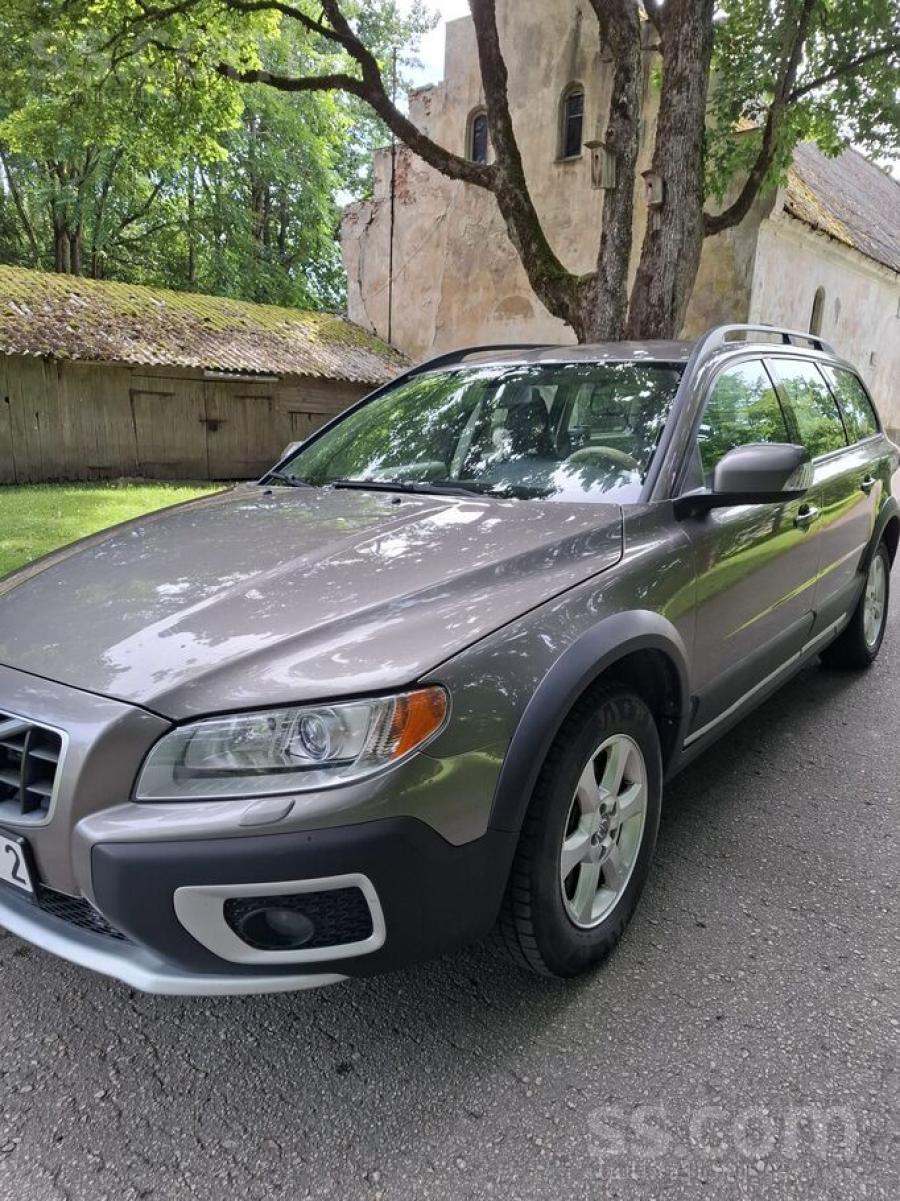 Pelēks Volvo XC70 2008 Dobele, ar dzinēja tilpumu 2.40 L un nobraukumu 400 tūkst. km par 4800 €, foto 1 vietnē AUTOMOTO.COM.LV