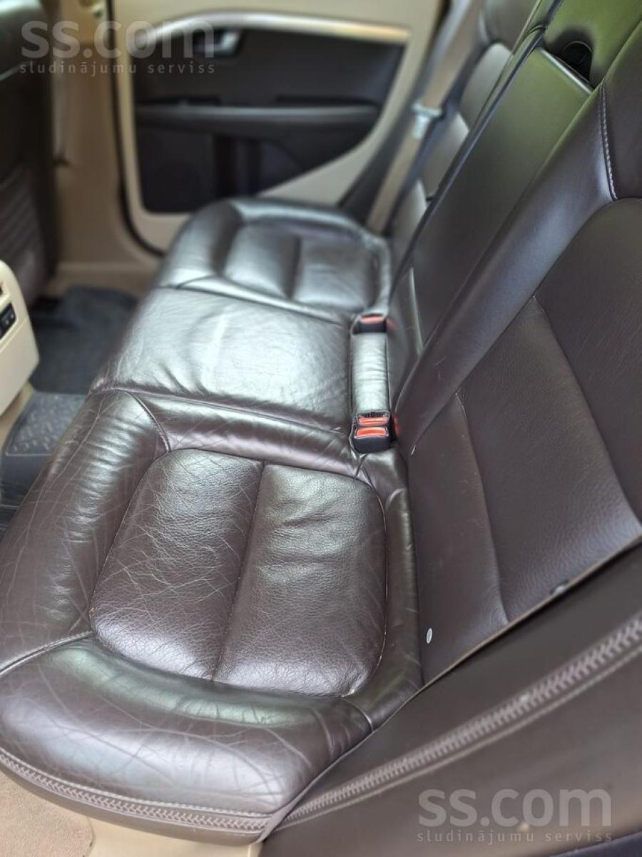 Pelēks Volvo XC70 2008 Dobele, ar dzinēja tilpumu 2.40 L un nobraukumu 400 tūkst. km par 4800 €, foto 8 vietnē AUTOMOTO.COM.LV
