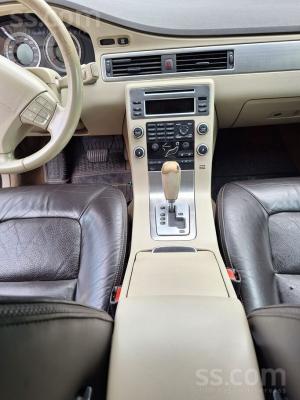 Pelēks Volvo XC70 2008 Dobele, ar dzinēja tilpumu 2.40 L un nobraukumu 400 tūkst. km par 4800 €, foto 9 vietnē AUTOMOTO.COM.LV