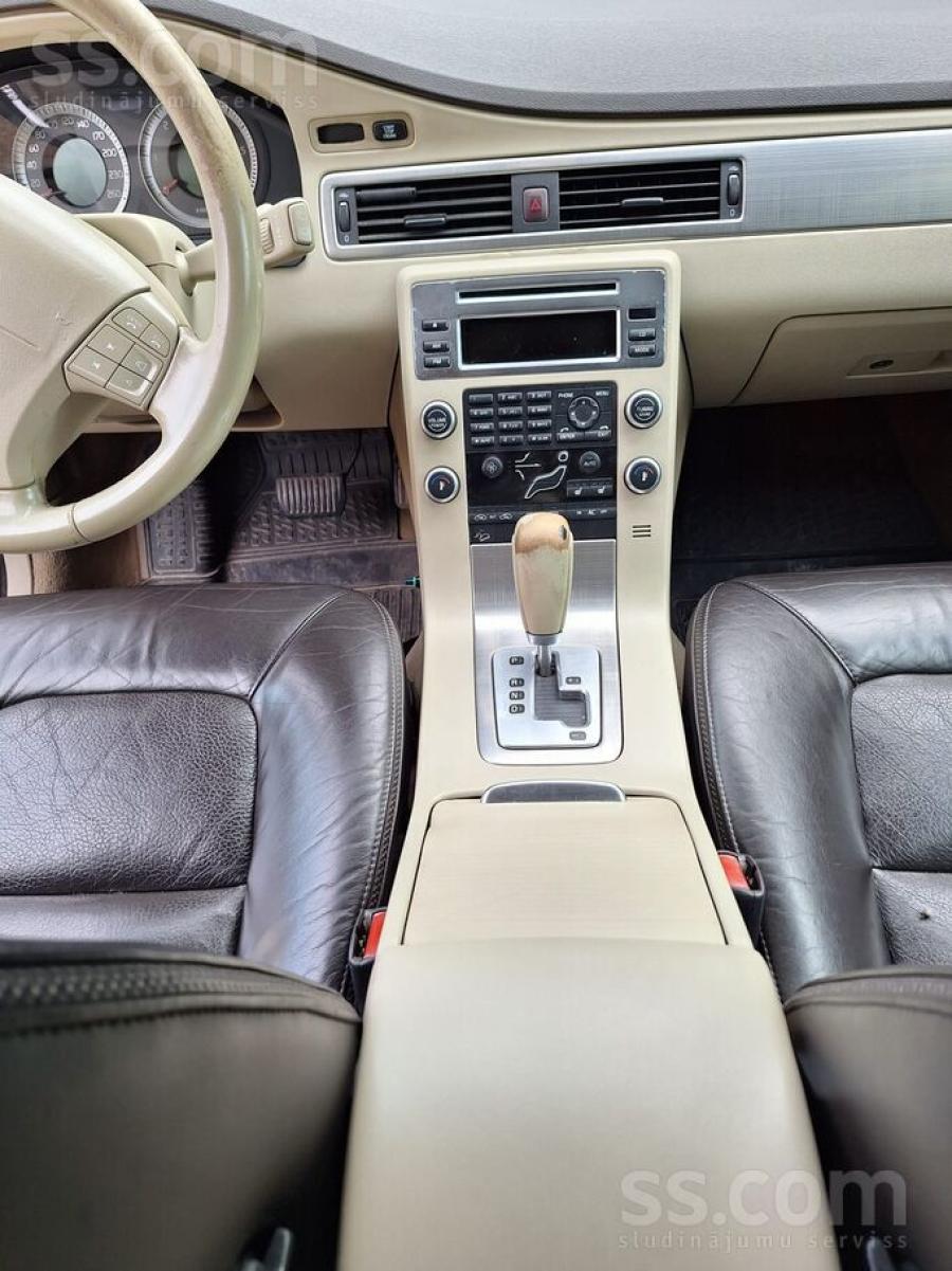 Pelēks Volvo XC70 2008 Dobele, ar dzinēja tilpumu 2.40 L un nobraukumu 400 tūkst. km par 4800 €, foto 9 vietnē AUTOMOTO.COM.LV